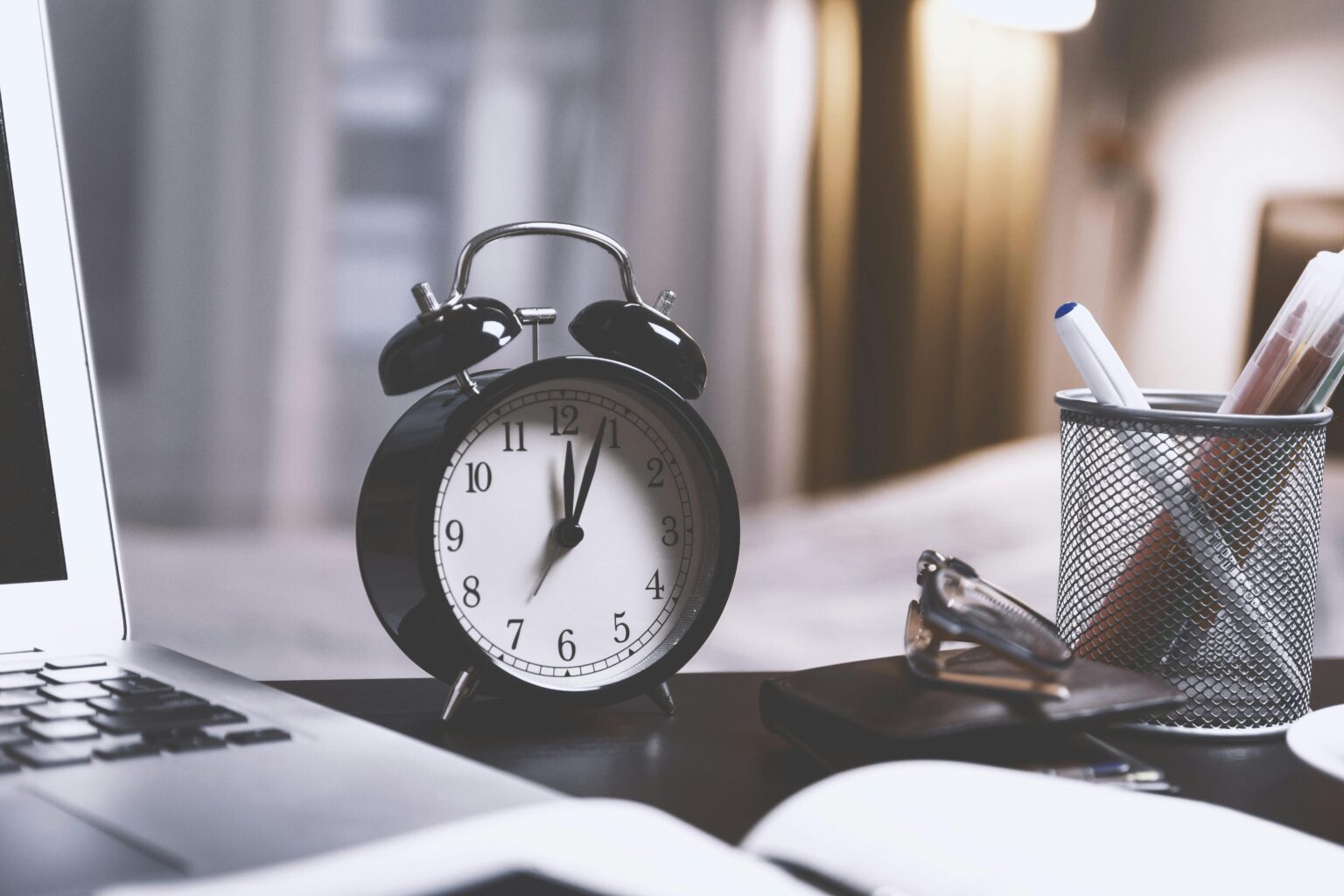 A Guide to Identifying Quality Craftsmanship in Vintage Inspired Clocks ...